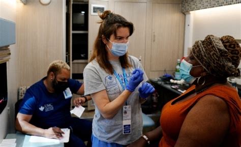 Повече от половината американци са ваксинирани срещу коронавирус