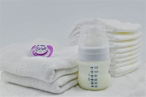 무료 사진 아기 기저귀 음식 인간의 우유 신생아 불 그 신발 위생 수건