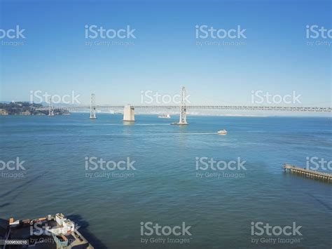 공중 뷰 샌 프란 시스 코오클랜드 베이 브리지와 부두 1 부두 0명에 대한 스톡 사진 및 기타 이미지 0명 건축 관광