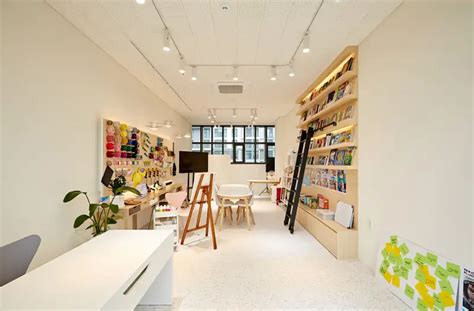 화이트and우드톤 깔끔한 12평 어린이 공유작업실 인테리어 서초구 서초동