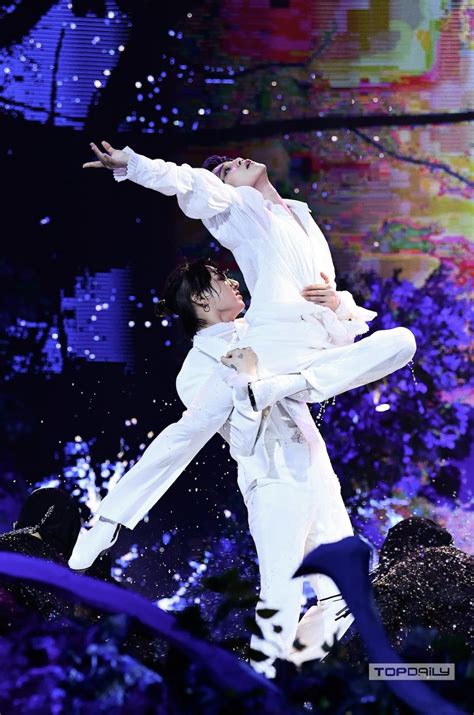 Btss Jimin And Jungkook Amaze With Stunning Black Swan Dance Koreaboo