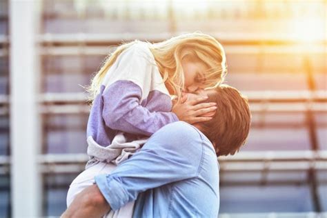 What Makes The Perfect Kiss 11 Things That Make Locking Lips With