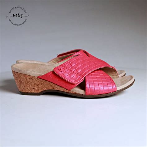 Nwot Vionic Leticia Wedge Sandals Red Pink Poppy Women 8 In 2025 Leather Sandals Women
