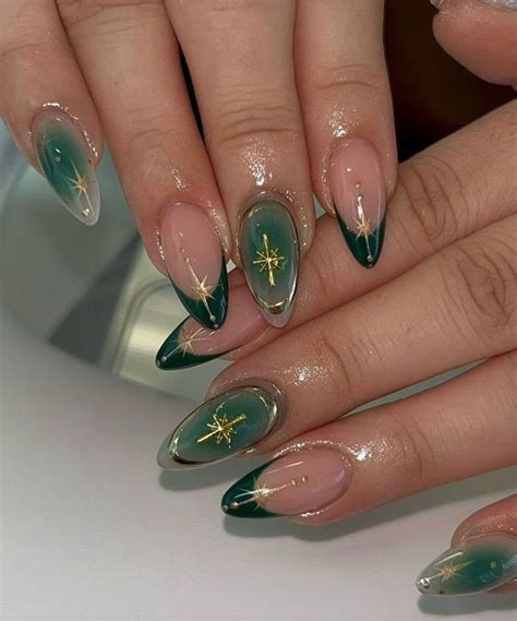 Emerald Green Nails With Gold Green And Gold Nail Designs Green Prom