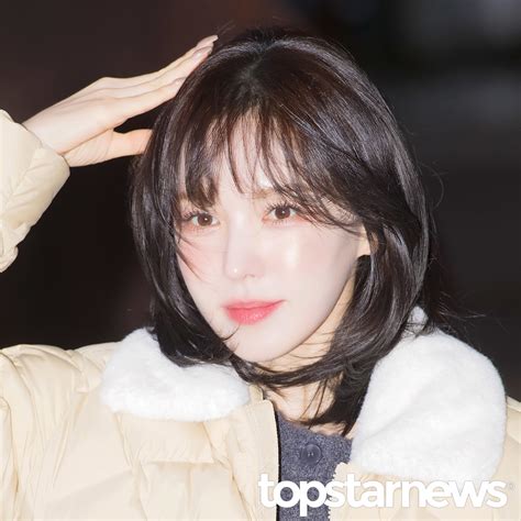 레드벨벳 웬디 ‘코노피튬 칼큘러스처럼 동그란 상태 웬디의 영스트리트 출근길 [hd포토]