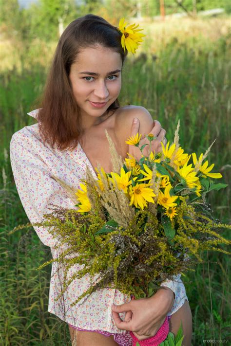 Tube Dupe Erotic Beauty Green Fields