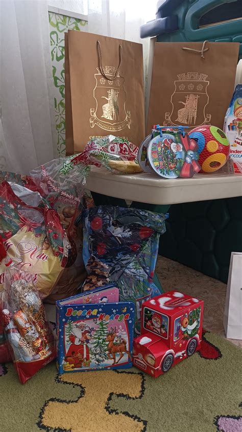 Коледни подаръци от кмета на Община Казанлък за децата в къщите на семействата Новини за Казанлък