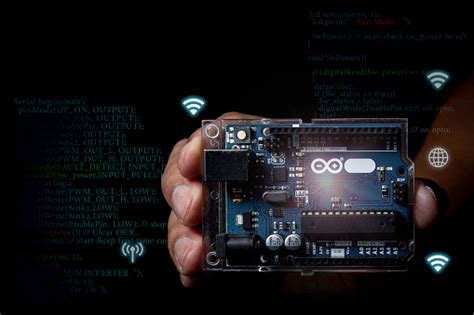 Arduino 控制器板元素照片在黑暗背景與資訊圖詳細資訊 照片檔及更多 Stem 主題 照片 Stem 主題 一個人 中央處理器 Istock