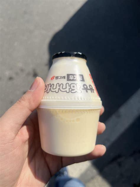 Aiden 바나나 우유 신상 나와서 사 먹어봄 바로 빙그레 바나나맛 우유 무가당 엄청 맛있음 일반이랑 별 차이없음 그래서 성분표보니 일반보다 아주 약간 낮춘것도