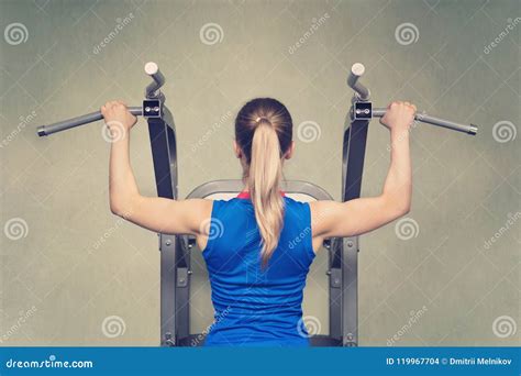 Fit Woman Performing Pull Ups In A Bar Hard Training Stock Photo Image Of Balance Athlete
