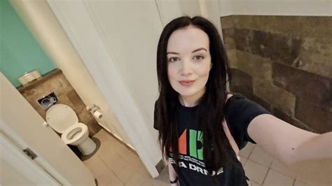 Panty Wetting On The Toilet Peeing Faye Taylor