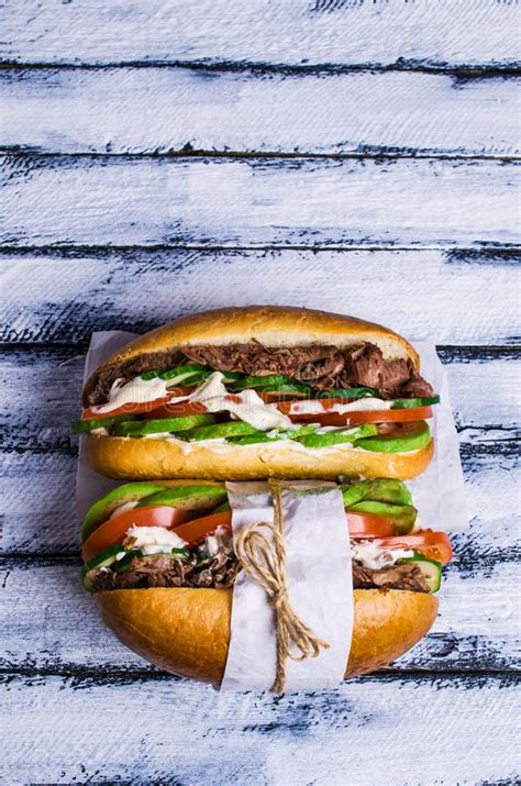 Bocadillo Con La Carne Y Las Verduras Imagen De Archivo Imagen De Cordero Salsa 104321327