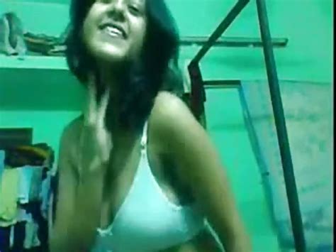 Neem Een Kijkje Naar Deze Schattige Tiener Tietjes PORN COM