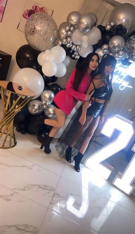 بادکنک آرایی تولد دخترانه Ball Exercises Birthday Chocolates Birthday