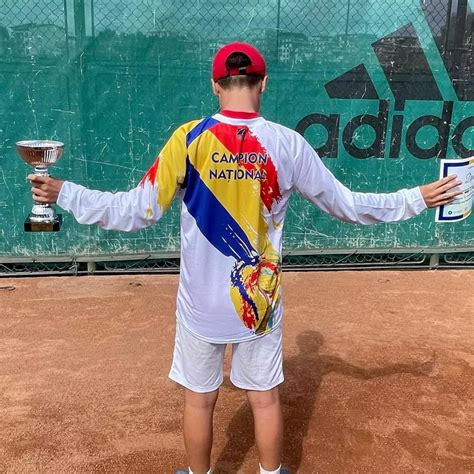 Cum Arată Acum Fiul Lui Dan Capatos Andrei Se Laudă Cu Premii Importante în Tenis La Doar 12 Ani