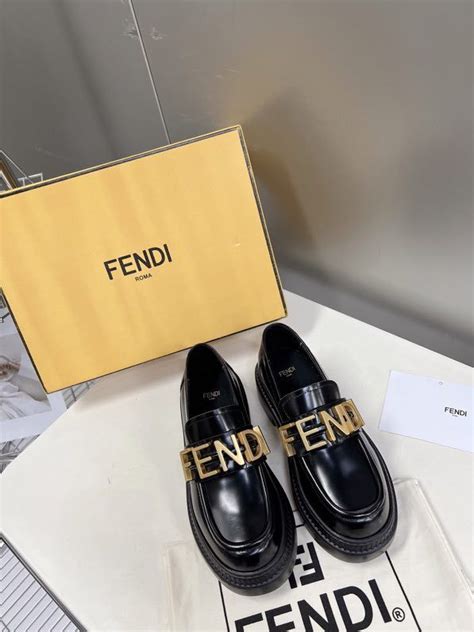 Туфлі жіночі Fendi купити за 5535 грн у магазині Ukrfashion Товари бренду Fendi Найкраща якість