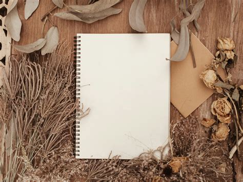 거친 건조한 공예 공책 구성 그리는 꽃 꽃꽂이 꽃무늬 나뭇잎 노트 디자인 러스틱 마른 목조 문구 미니멀리스트 배경 보헤미안풍 비어 있는