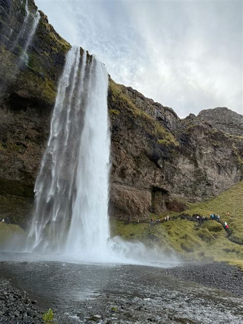 La Majestuosa Cascada De Seljalandsfoss En Islandia · Foto De Stock Gratuita
