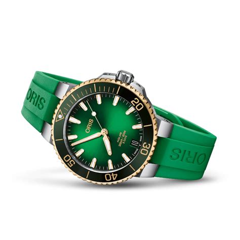 Oris Aquis Date Calibre 400 415mm Green Dial Watch 18ct Gold Bezel