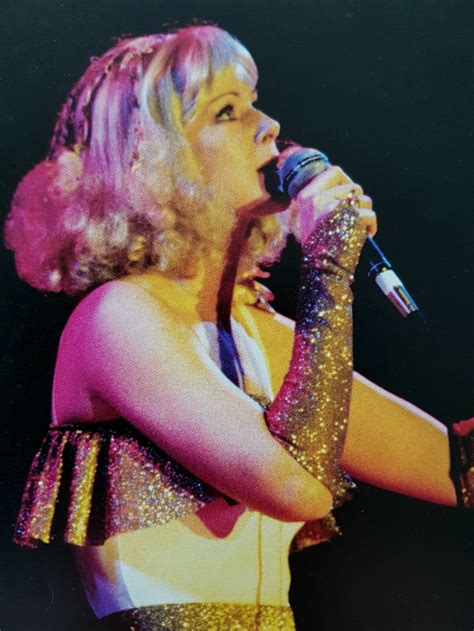20 Amazing Photographs From Abbas 1977 Tour Mini Musical The Girl With The Golden Hair