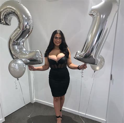 Busty Women Skye M