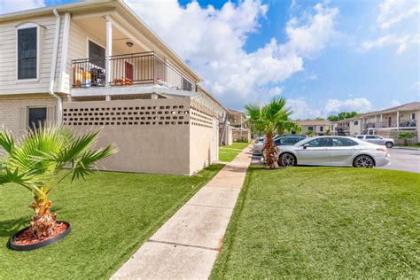 Falls Of Chelsea Lane Affordable Luxury Apartments In Houston