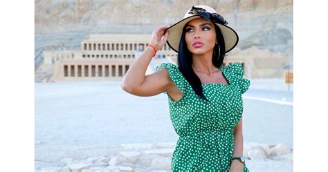 Красивата Деница Кралицата на Египет отлетя при фараоните