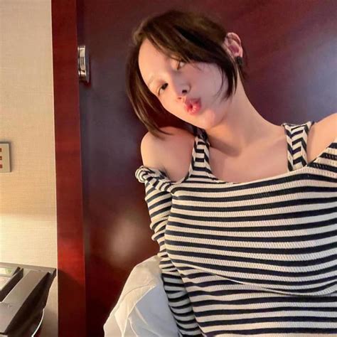 전종서 황금 골반 라인만큼 돋보이는 깊은 쇄골‥물도 고일 듯