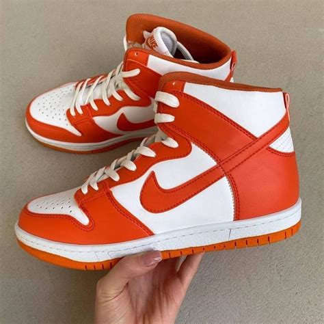 Жіночі кросівки — ціна 2050 грн у каталозі Кросівки Купити жіночі речі за доступною ціною на