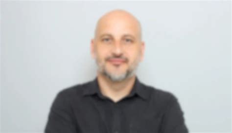 探索 Dušan Vukčevič 的写实艺术