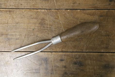 Vintage Daisy Puller 3 Orchard Garden Antiques