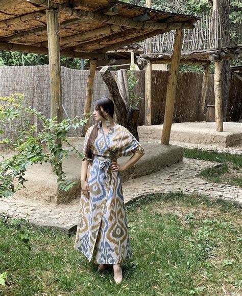 Persians Tajik National Clothes Of The Iranian People Tajiks Atlas