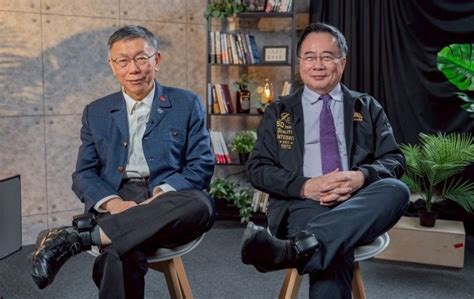 蔡正元和柯文哲同框翘脚，一起秀出 电子脚镣”腾讯新闻