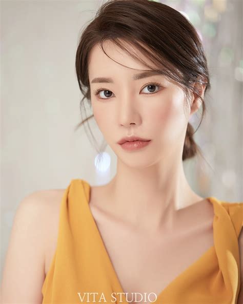 프로필사진 비타스튜디오 자연스럽고 고급스러운 분위기의 사진을 좋아하시는 분이라면 비타스튜디와