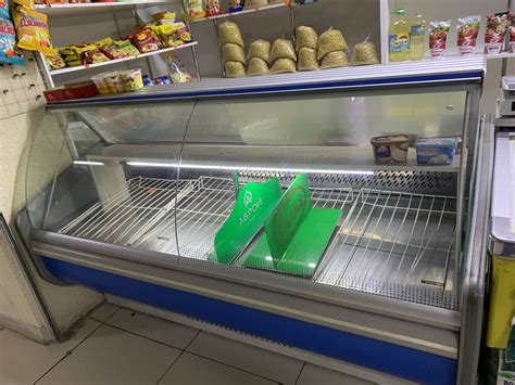 Срочно продаю холодилтник витринный и морозильник.: Договорная ...