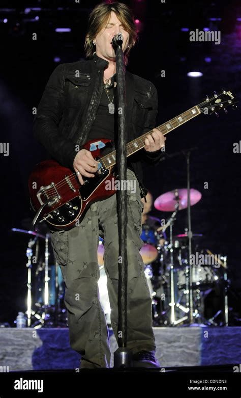 John Rzeznik Lead Singer Guitarist And The Goo Goo Dolls Performed A