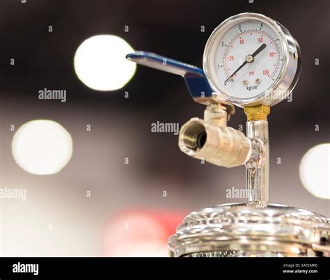 Pressure Dial Gauge For Measuring Air Pressure In Manufacturing