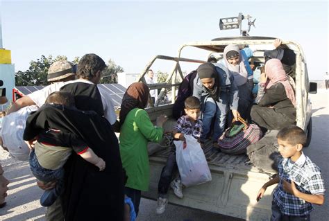 8000 сирийци са избягали в Турция тази нощ съобщиха световните агенции Днес Dir Bg