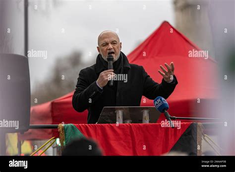 Protest gegen den Gaza-Krieg vor der Downing Street 10, an der Anas ...