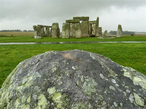 16 Stonehenge And Phi