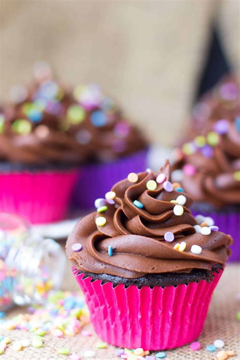 Easy Chocolate Cupcakes Sugar Spun Run