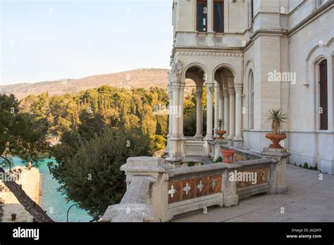 Columns Style Of Construction Architecture Architectural Style