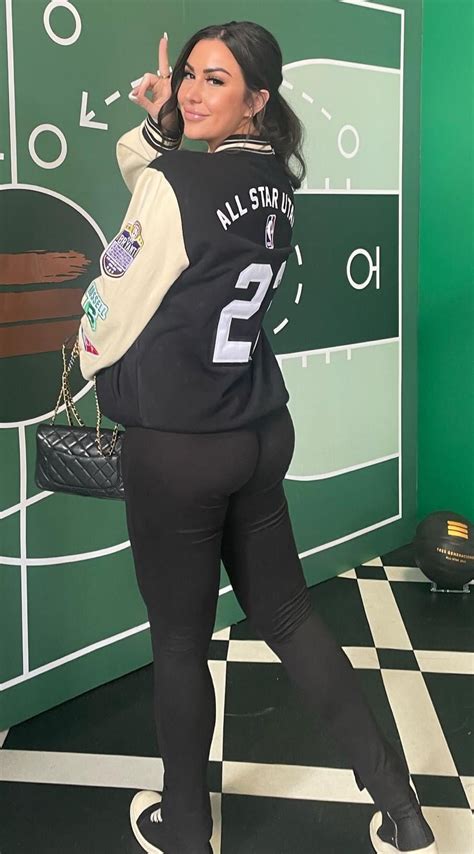 Kj Wright Memphis Grizzlies Sideline Reporter R Newswomen Hd