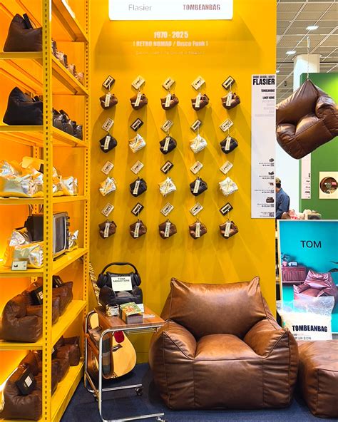 플래지어 빈백 소파 식탁 원목가구 브랜드 온 가족이 모이는 따뜻한 공간 프라하 오크 원목 원형 세라믹 식탁 📢 지금 식탁의자 세트 구매 시 특별 할인 이벤트 진행