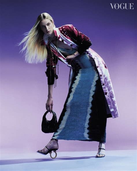 Julia B Women Mainboard Nevs