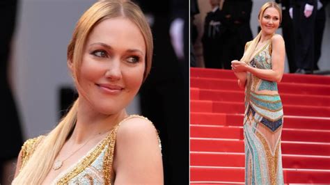 Самая красивая женщина Мерьем Узерли сразила вечерним образом на Каннском фестивале