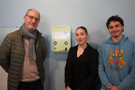 Des Protections Hygi Niques Gratuites Au Lyc E Paul Eluard De Saint Junien Le Populaire Du Centre