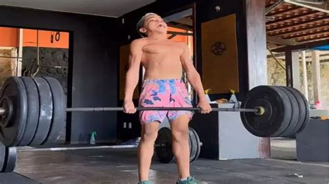 वयाच्या 12 व्या वर्षीच मुलगा झाला ‘मिनी हल्क वडिलांसोबत पहिल्यांदा