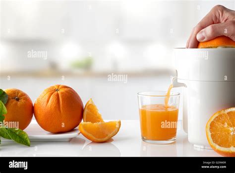 Hand squeezing orange juice hi-res stock photography and images - Alamy