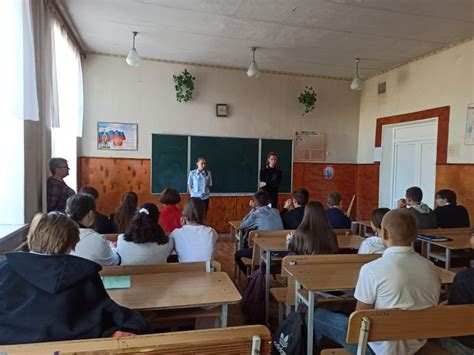 В Старобешево сотрудниками полиции была проведена профилактическая беседа со школьниками Лента